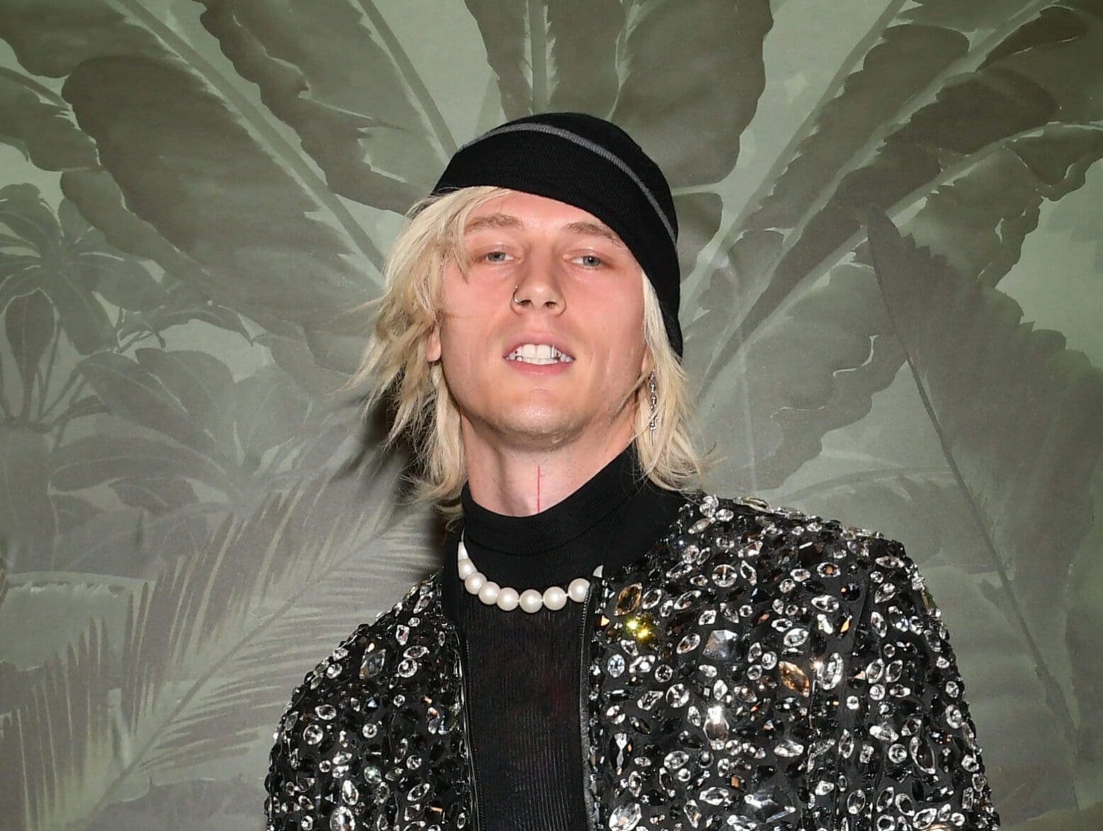 Machine Gun Kelly Shows Off Bald, Tattooed Head | Digital Noise Magazine