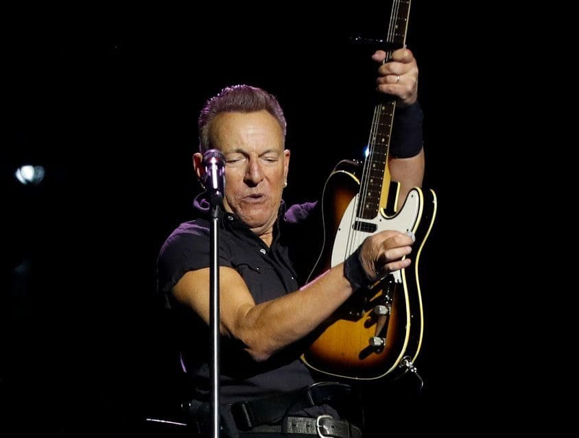 Bruce Springsteen Accidentally Hits Guitar Tech with His Guitar ...