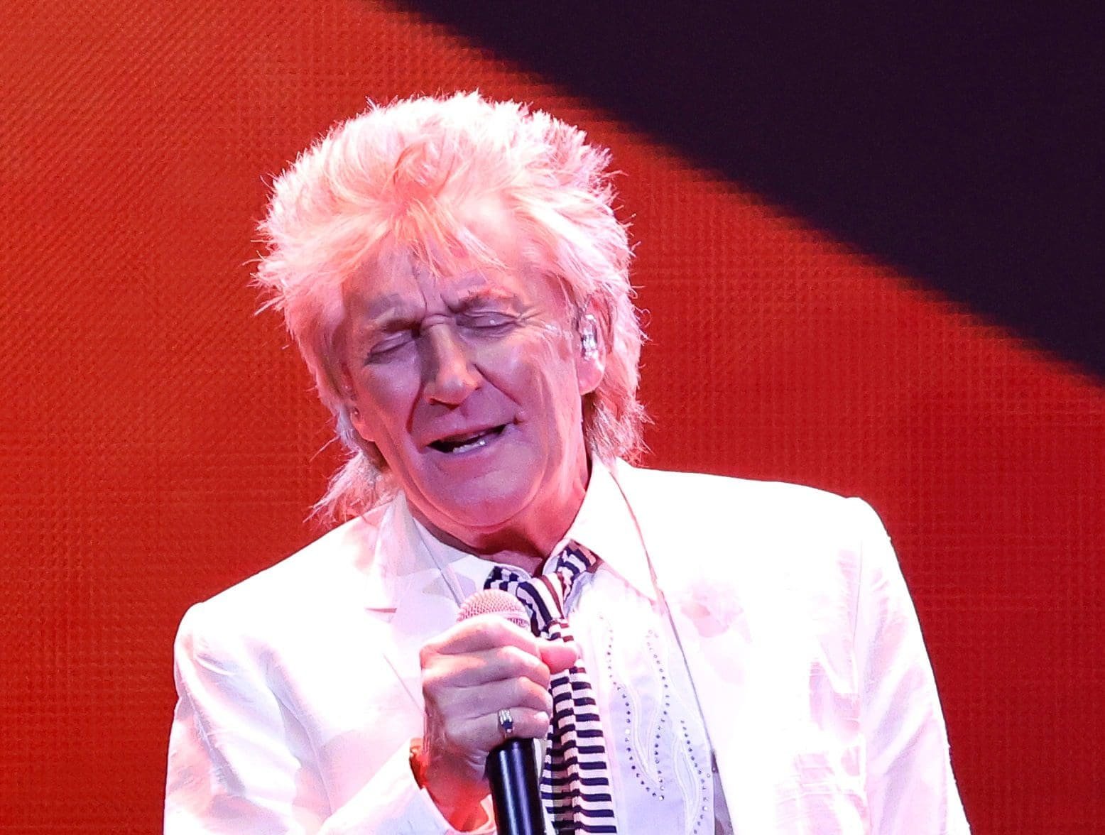 Rod Stewart Puts Money Where His Mouth is, Pays for Medical Scans ...