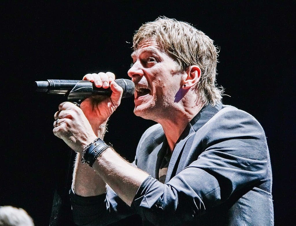Rob Thomas Kicks Off 25-City Solo Tour with Son Playing Lead Guitar ...