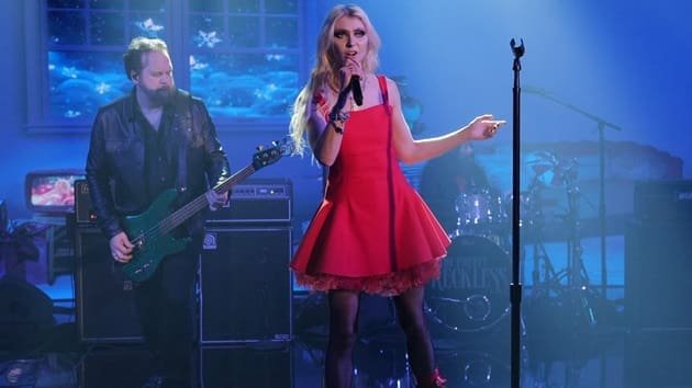 Taylor Momsen dons the original ‘Grinch’ costume: ‘Still (kind of) fits ...