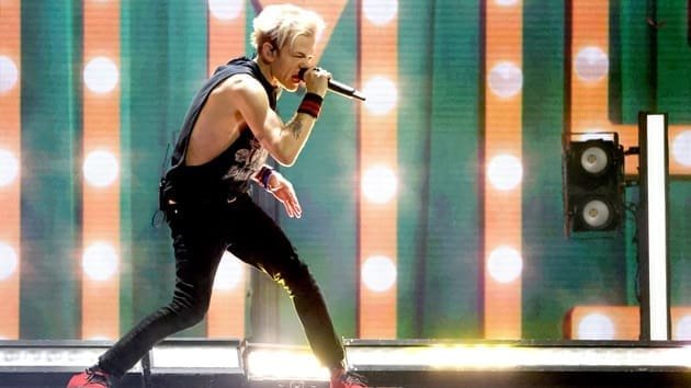 Deryck Whibley of Sum 41 looks back on his 2014 hospitalization ...